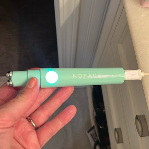 NuFace | Skincare | Nuface Fix Line Smoothing Device | Poshmark
